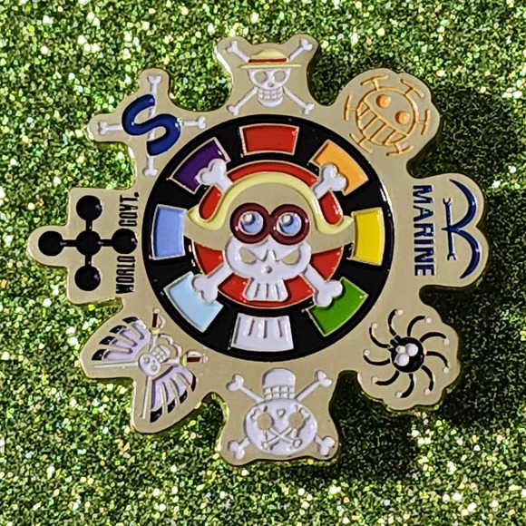 Boutique | Jewelry | Large One Piece Pirates Skulls Gold Ship Wheel ...